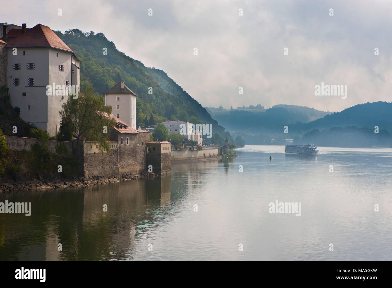 Cruise ship paasing on the Danube in the early morning mist, Passau ...