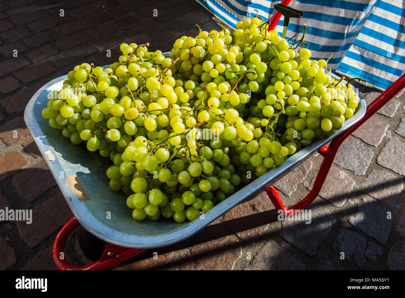 Hand barrow hi-res stock photography and images - Alamy