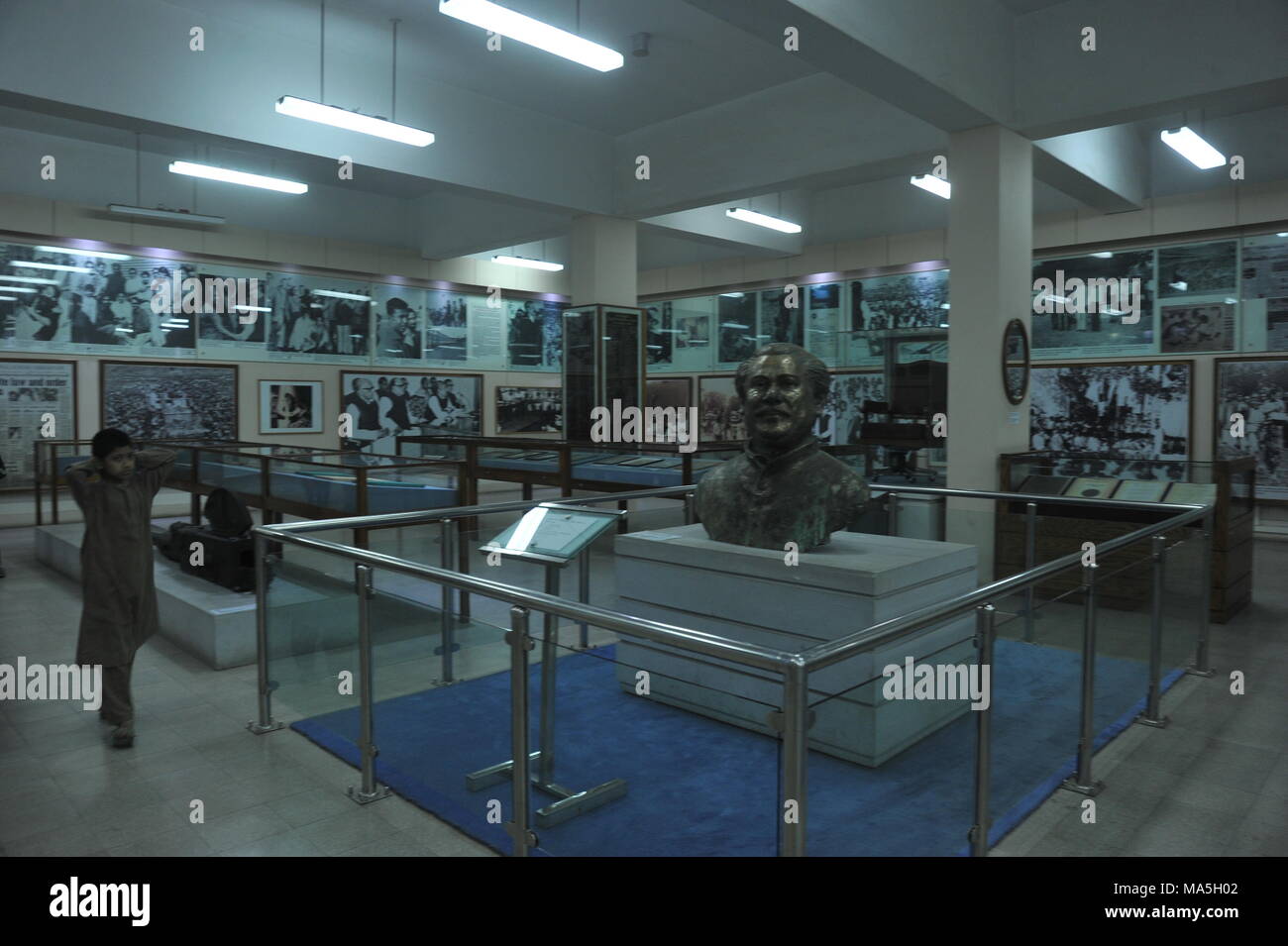 Bangladesh National museum in Dhaka Stock Photo - Alamy