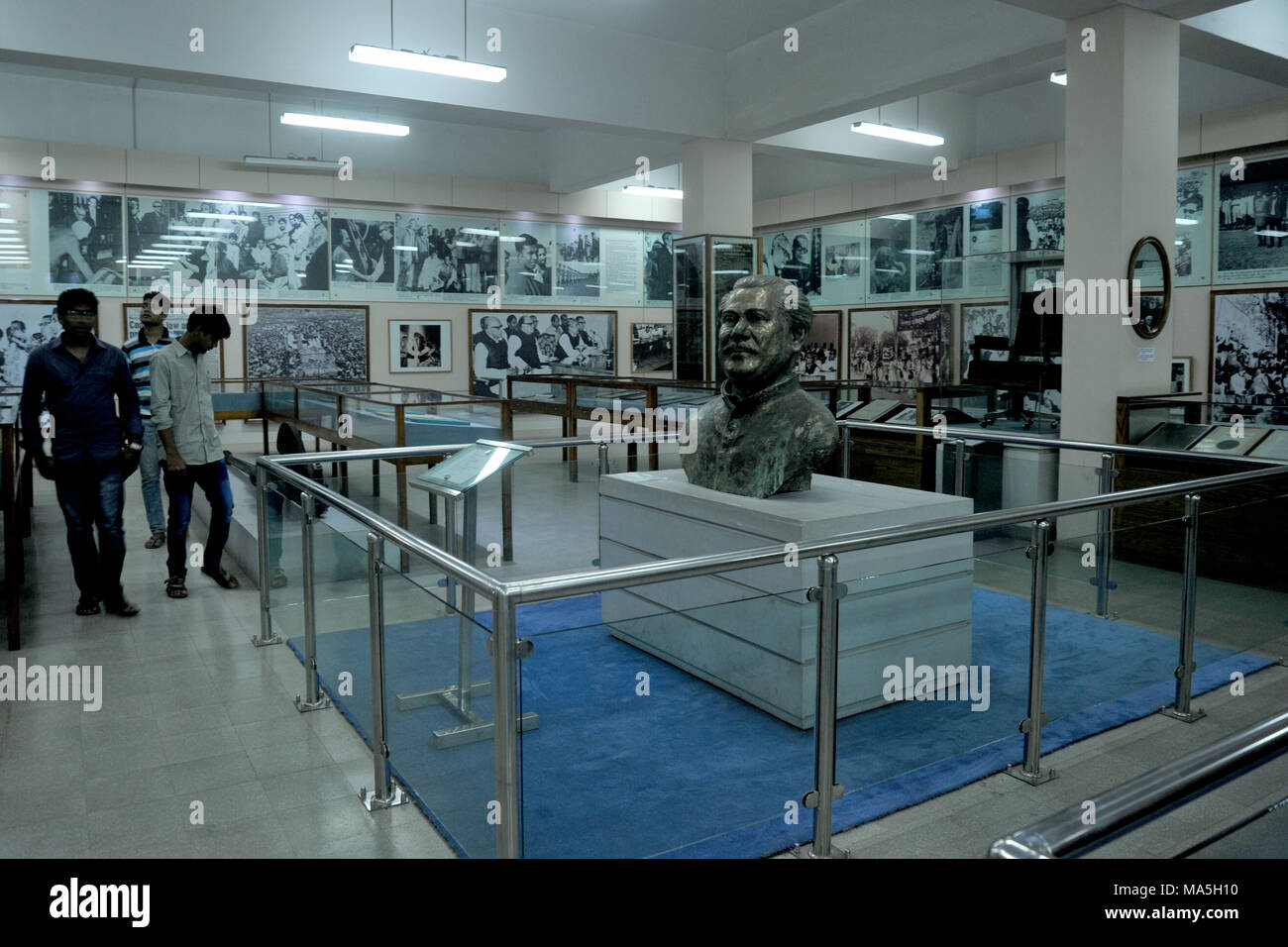 Bangladesh National museum in Dhaka Stock Photo - Alamy