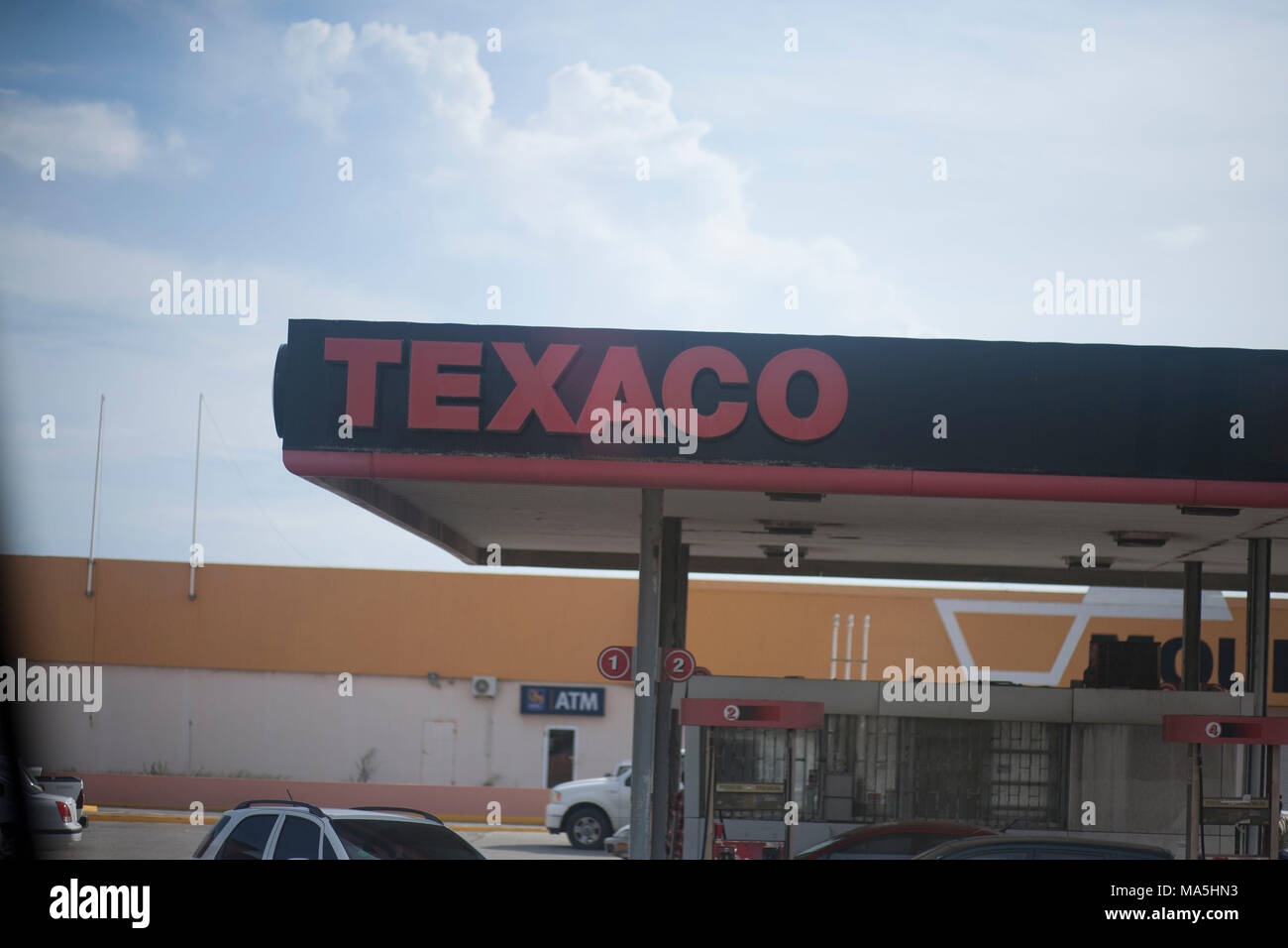 Texaco gas station hi-res stock photography and images - Alamy