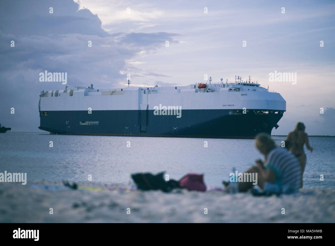 Cargo boat hi-res stock photography and images - Alamy