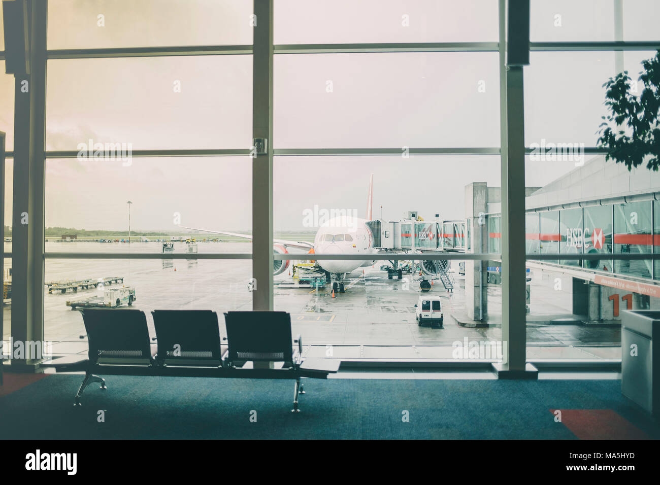 Airplanes departuring hi-res stock photography and images - Alamy