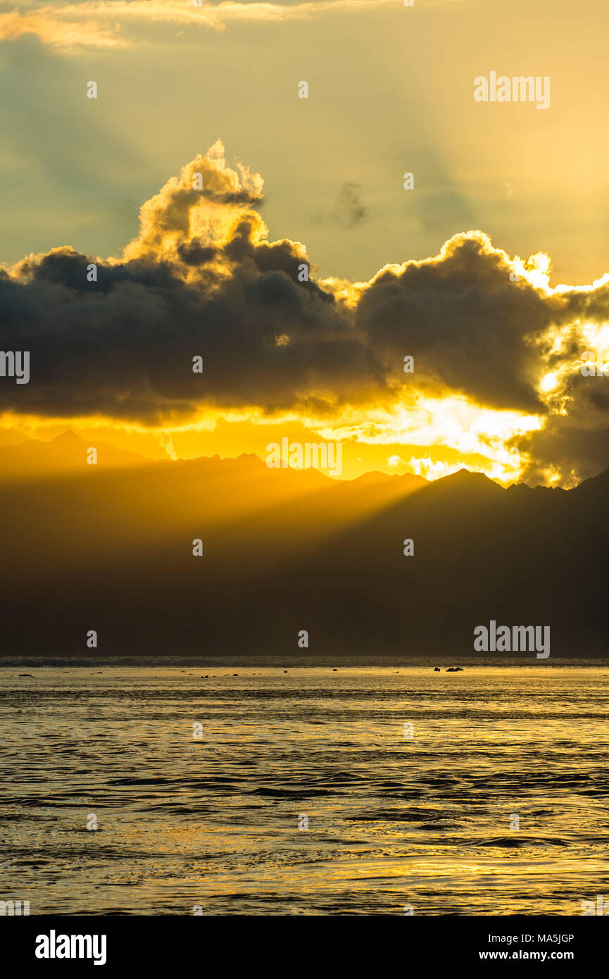 Sun breaking through clouds hi-res stock photography and images - Alamy