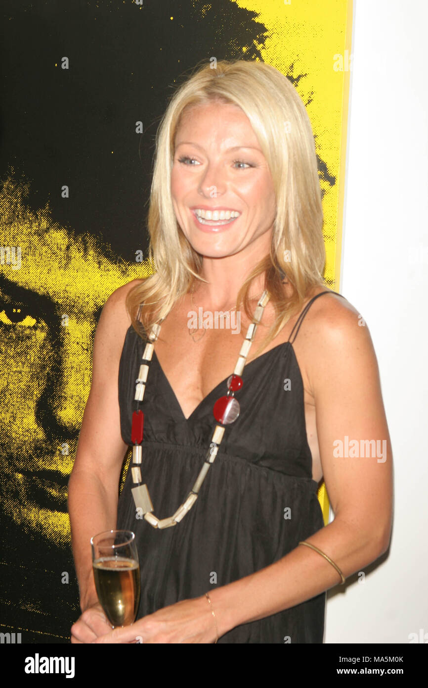 Kelly ripa hi-res stock photography and images - Alamy