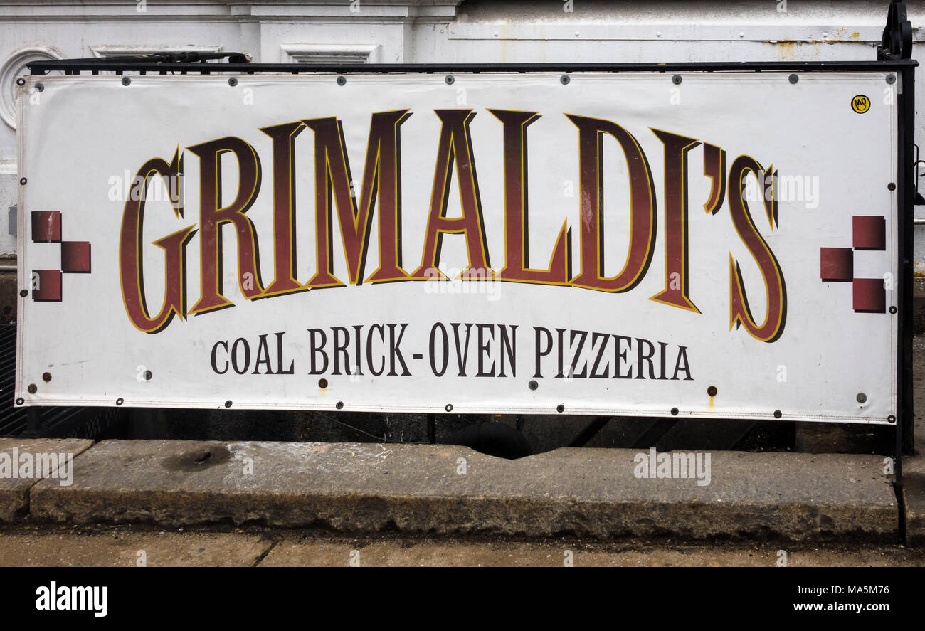 Grimaldi's pizzeria hi-res stock photography and images - Alamy