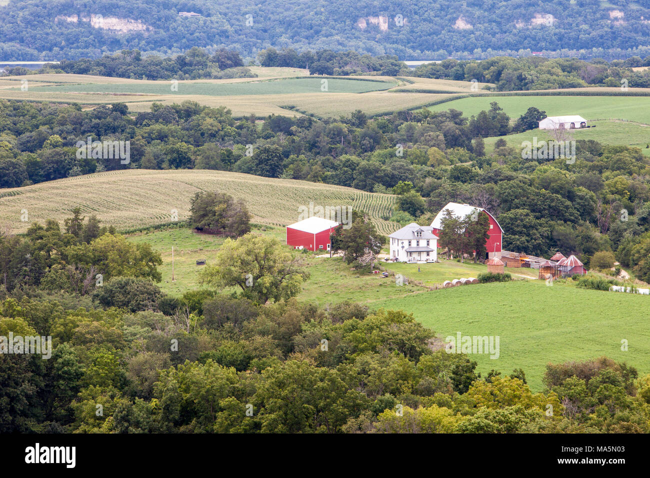 Scenic corn fields hi-res stock photography and images - Alamy