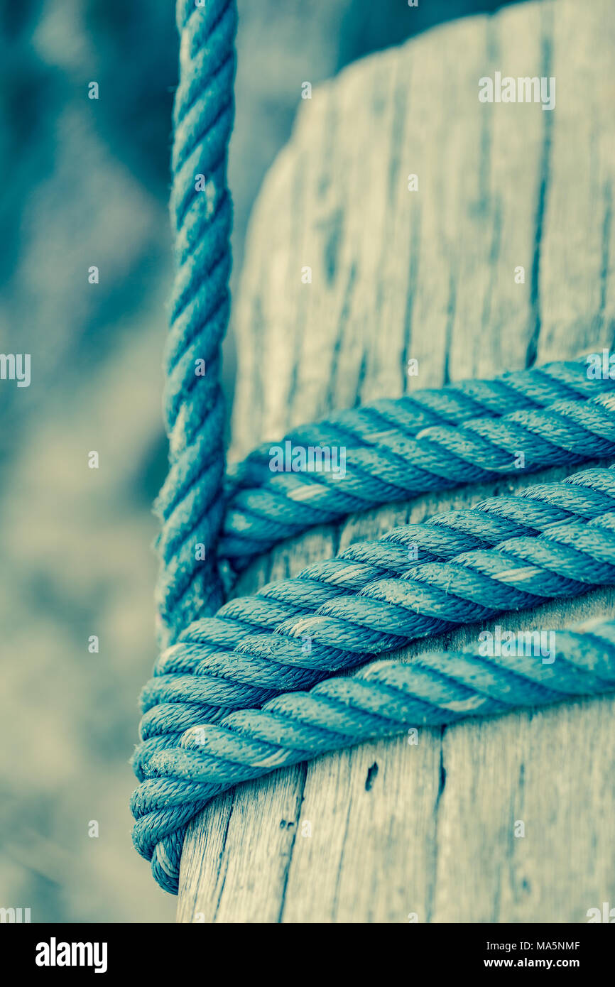 Rope wrapped around pole hi-res stock photography and images - Alamy