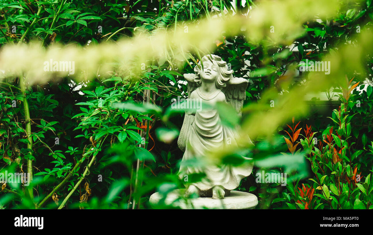 Angle stone hi-res stock photography and images - Alamy