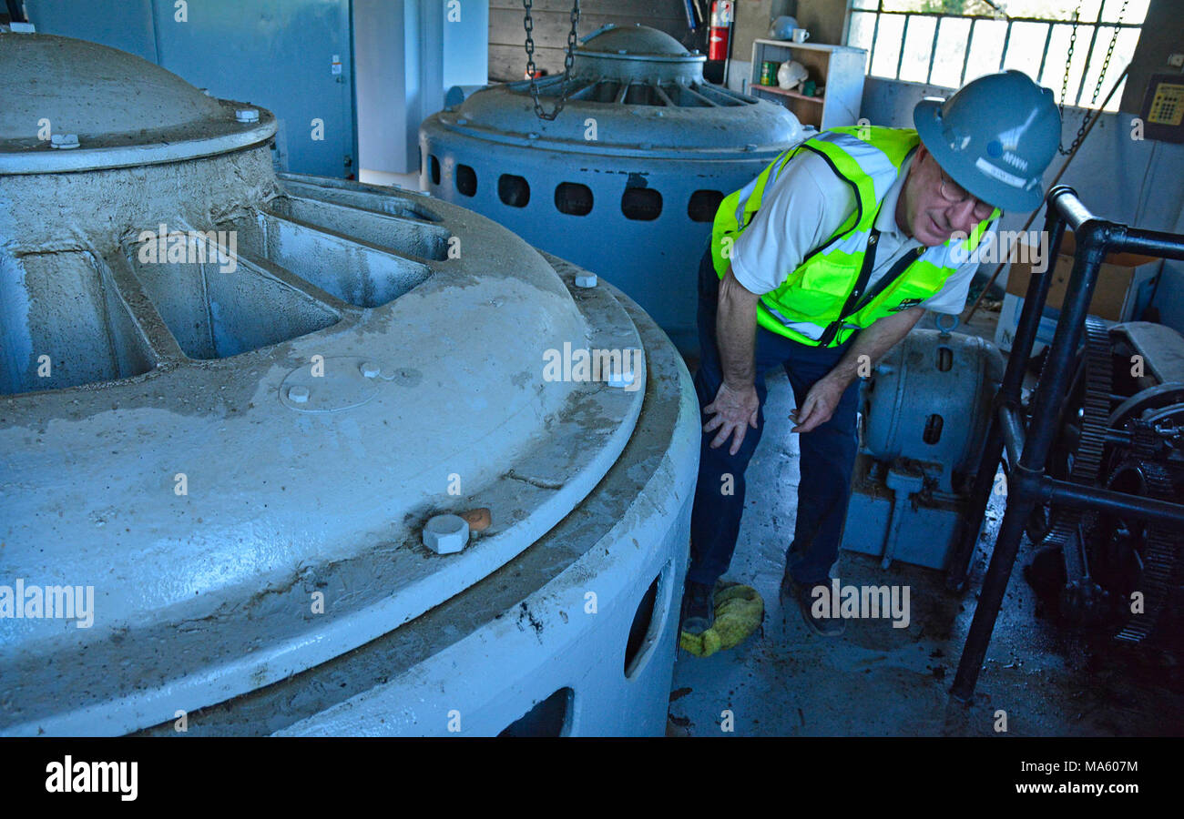 Old water pumps hi-res stock photography and images - Alamy