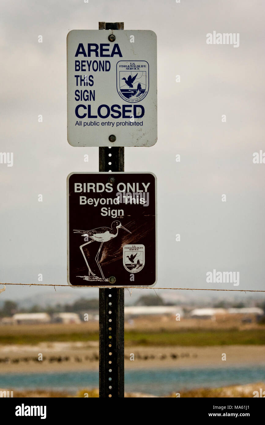 Boundary signs hi-res stock photography and images - Alamy