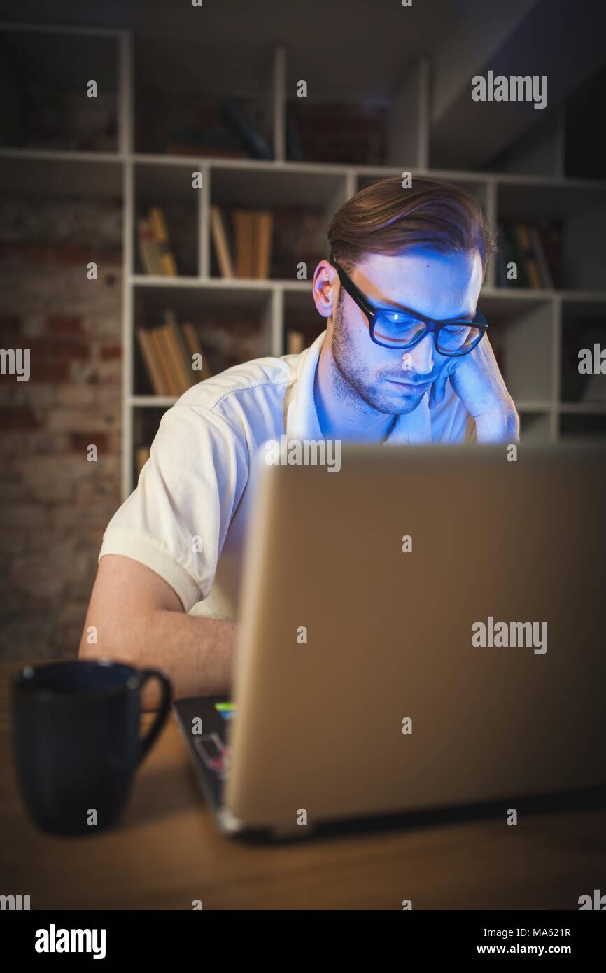 Working hours man writing on hi-res stock photography and images - Alamy