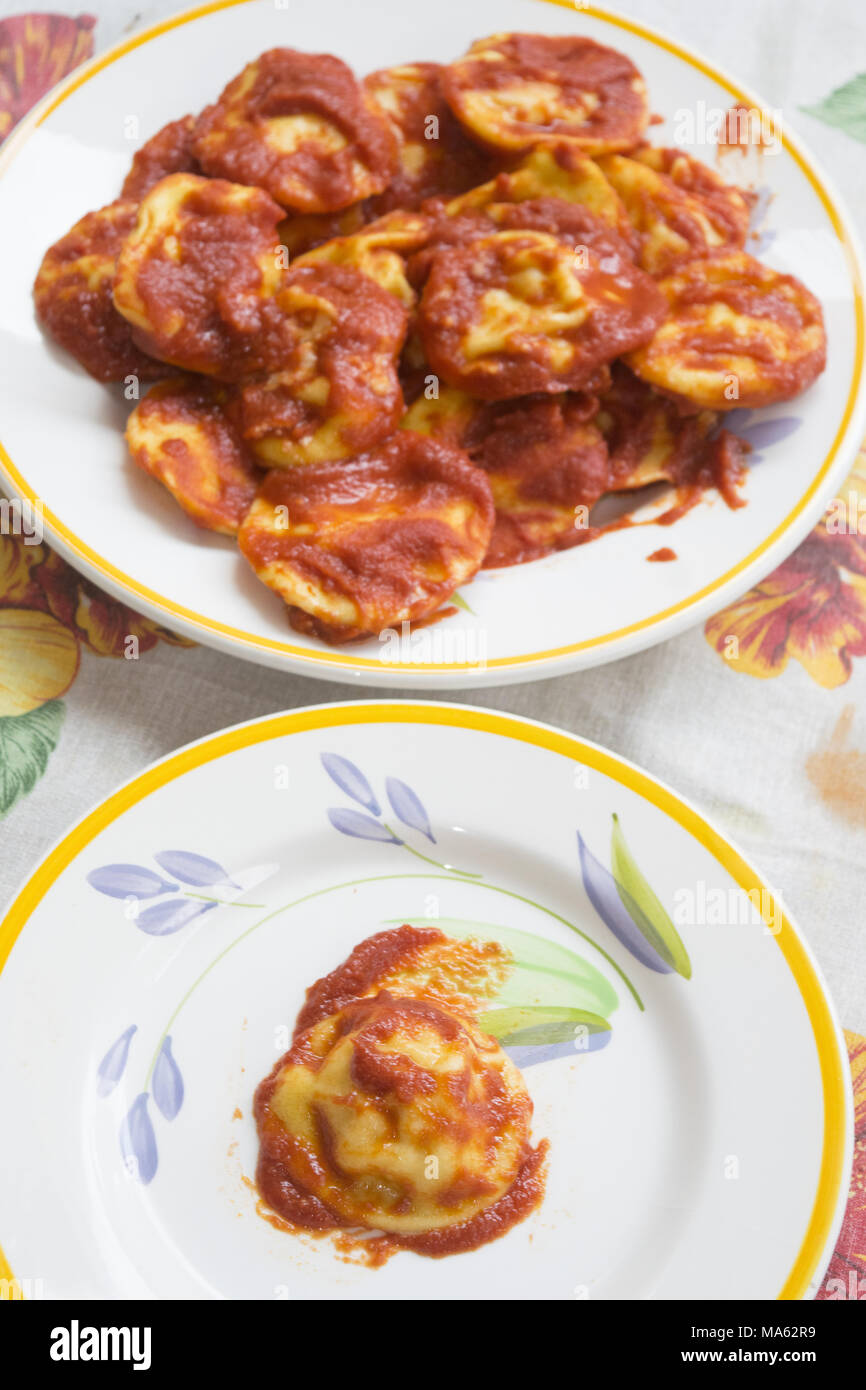 Ravioli in tomato sauce hi-res stock photography and images - Alamy