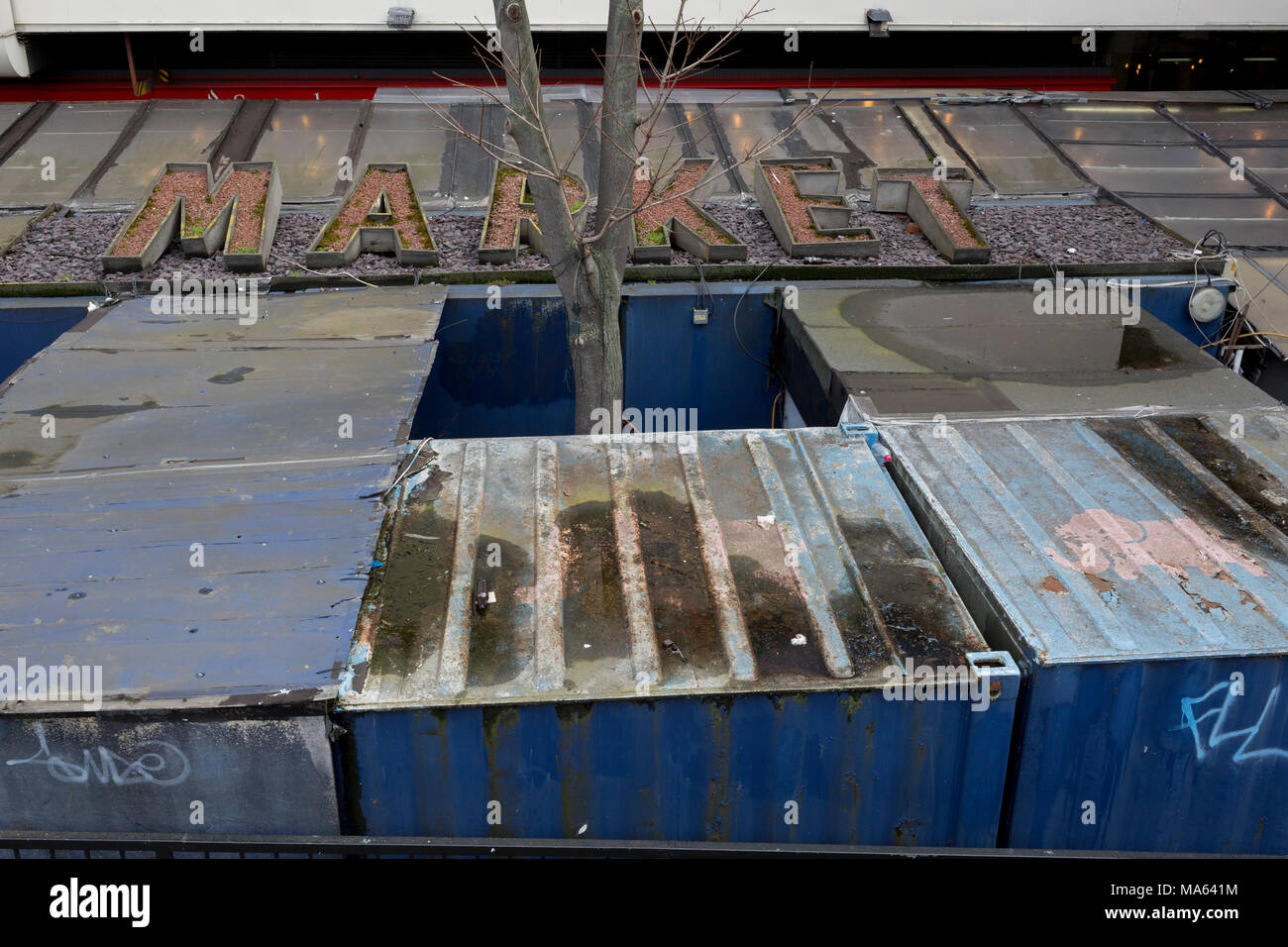 Ageing and ramshackle architecture at Elephant and Castle shopping ...