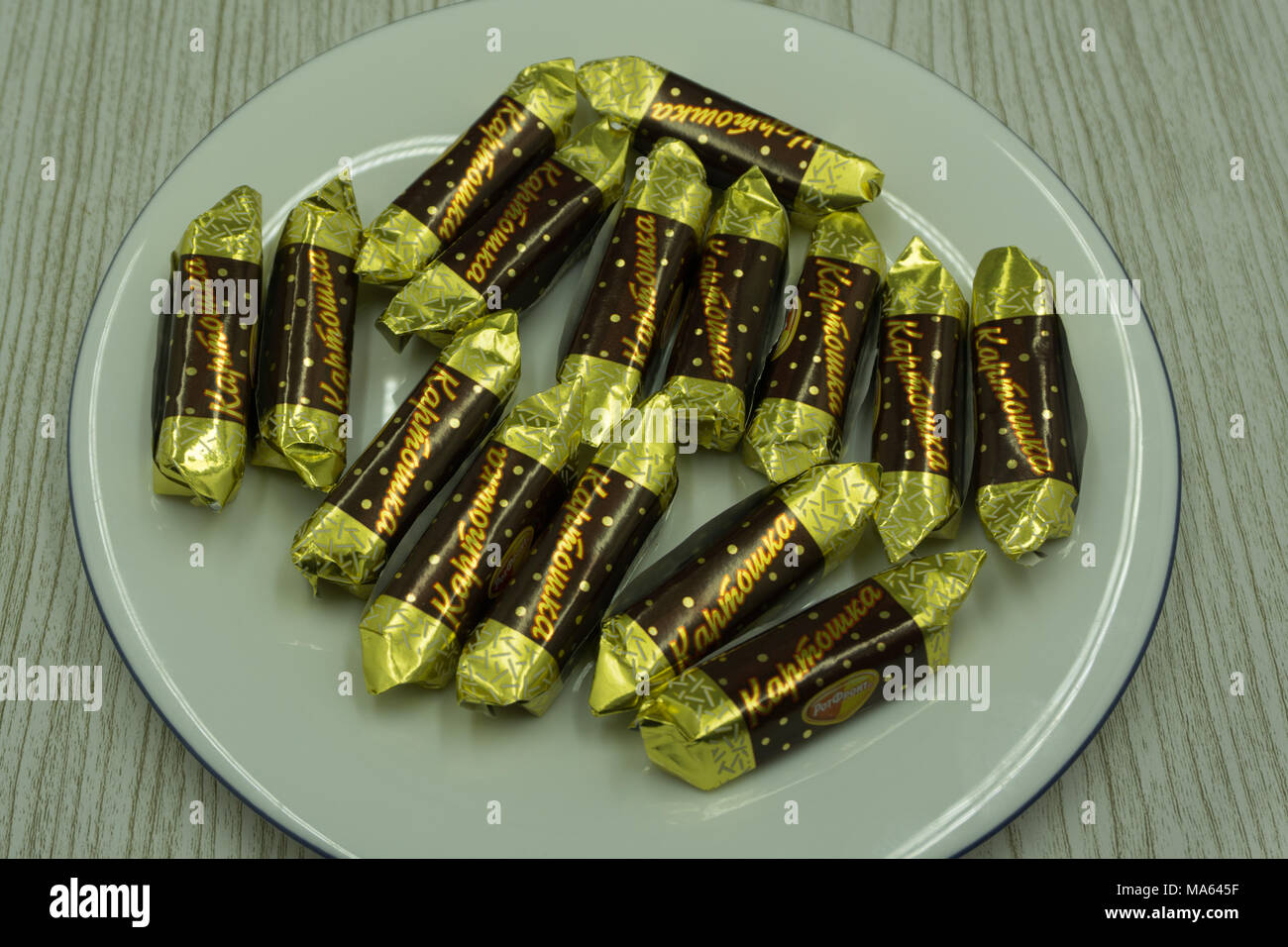 Full size candy bar hi-res stock photography and images - Alamy