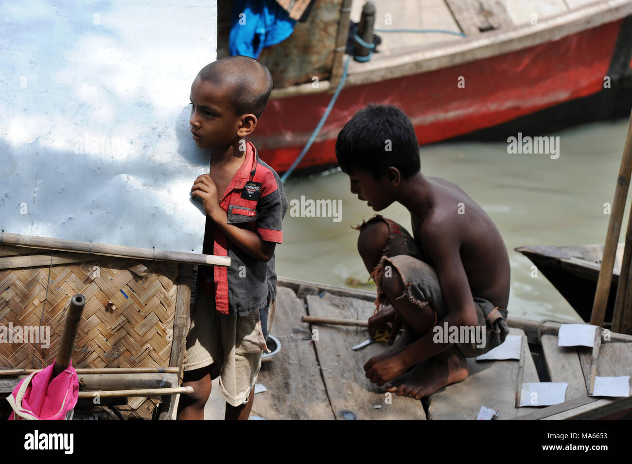 Narayanganj, Bangladesh - April 23, 2010: Daily Life of Water Gypsy or ...