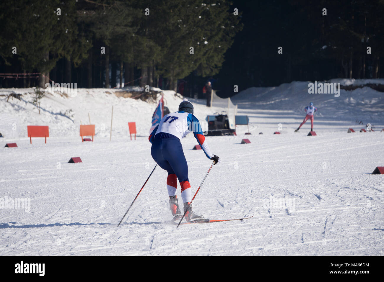 Professional skier skiing on slopes hi-res stock photography and images ...
