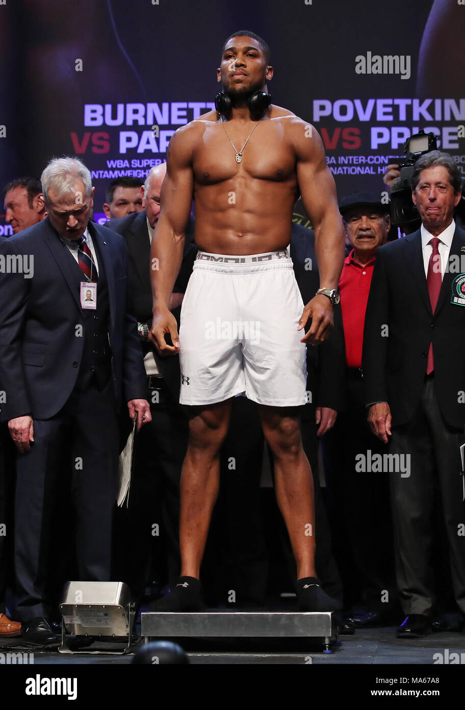Anthony joshua weigh in hi-res stock photography and images - Alamy