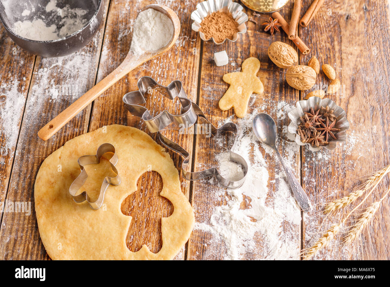 The process of making classic ginger biscuits in the form of little men ...