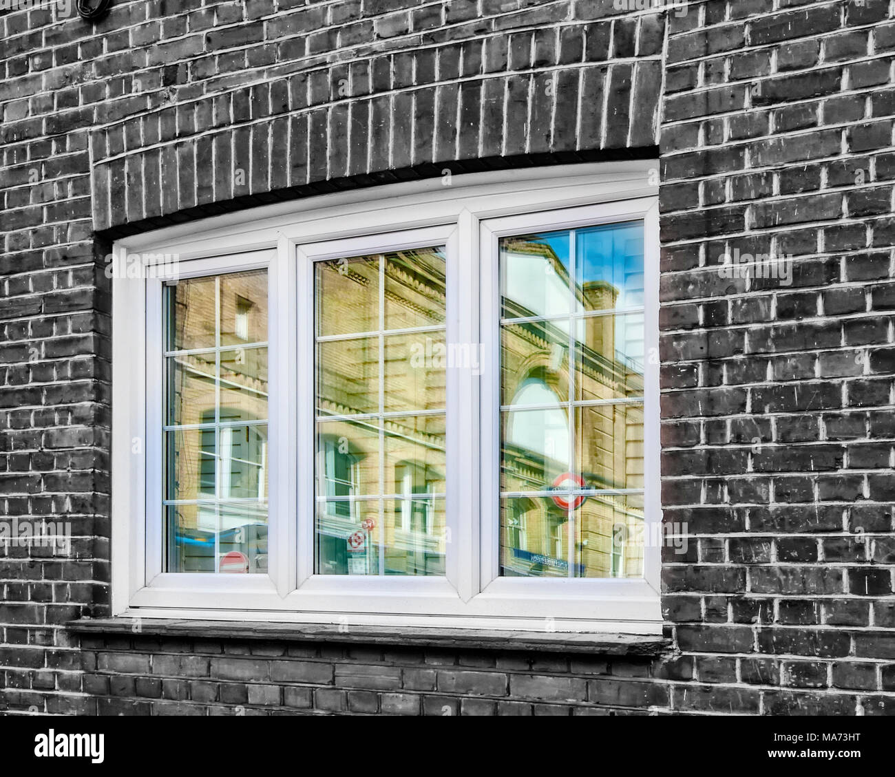 London Underground Tube Station: Putney Bridge Stock Photo - Alamy