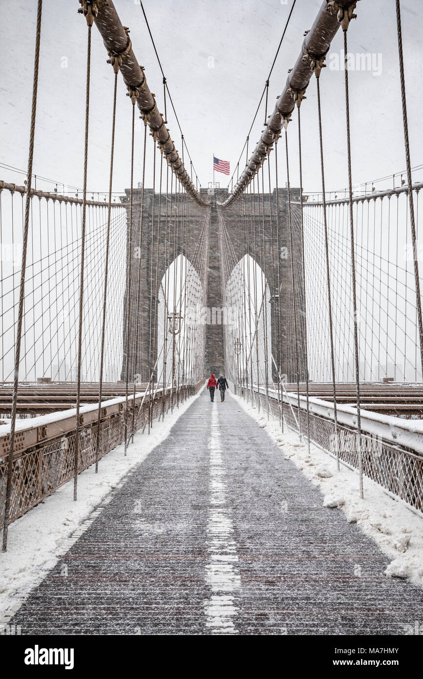 Snowfall at bridge hi-res stock photography and images - Alamy