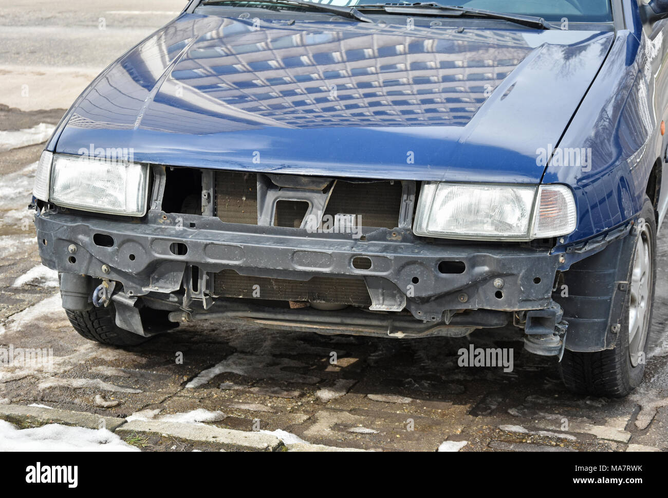 Broken car after a traffic accident Stock Photo - Alamy