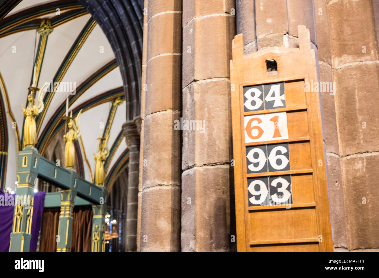 Singing hymn church england hi-res stock photography and images - Alamy