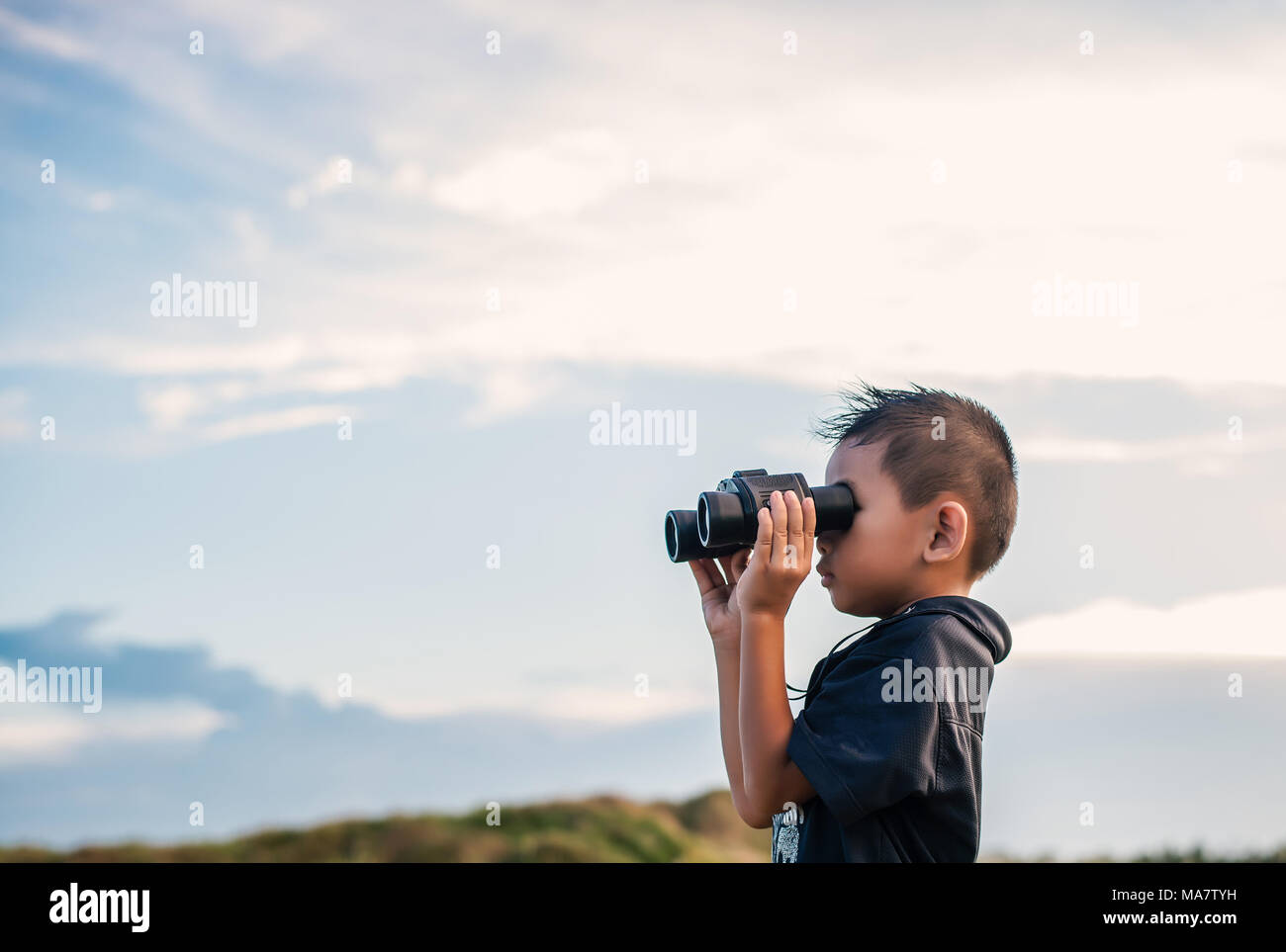 Happy kid playing binoculars in the meadows Stock Photo - Alamy