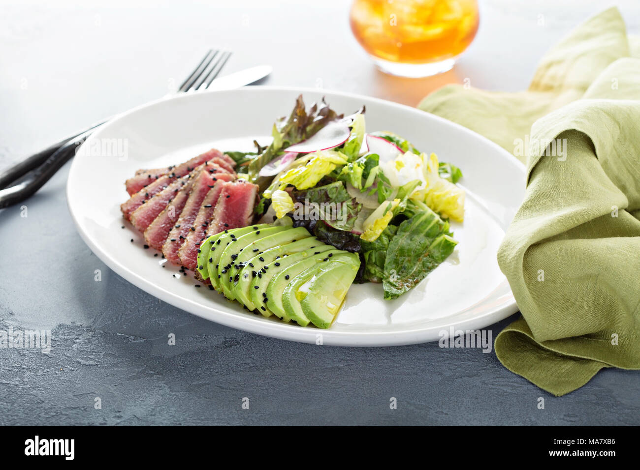 Tuna steak salad with sliced avocado and lettuce Stock Photo - Alamy