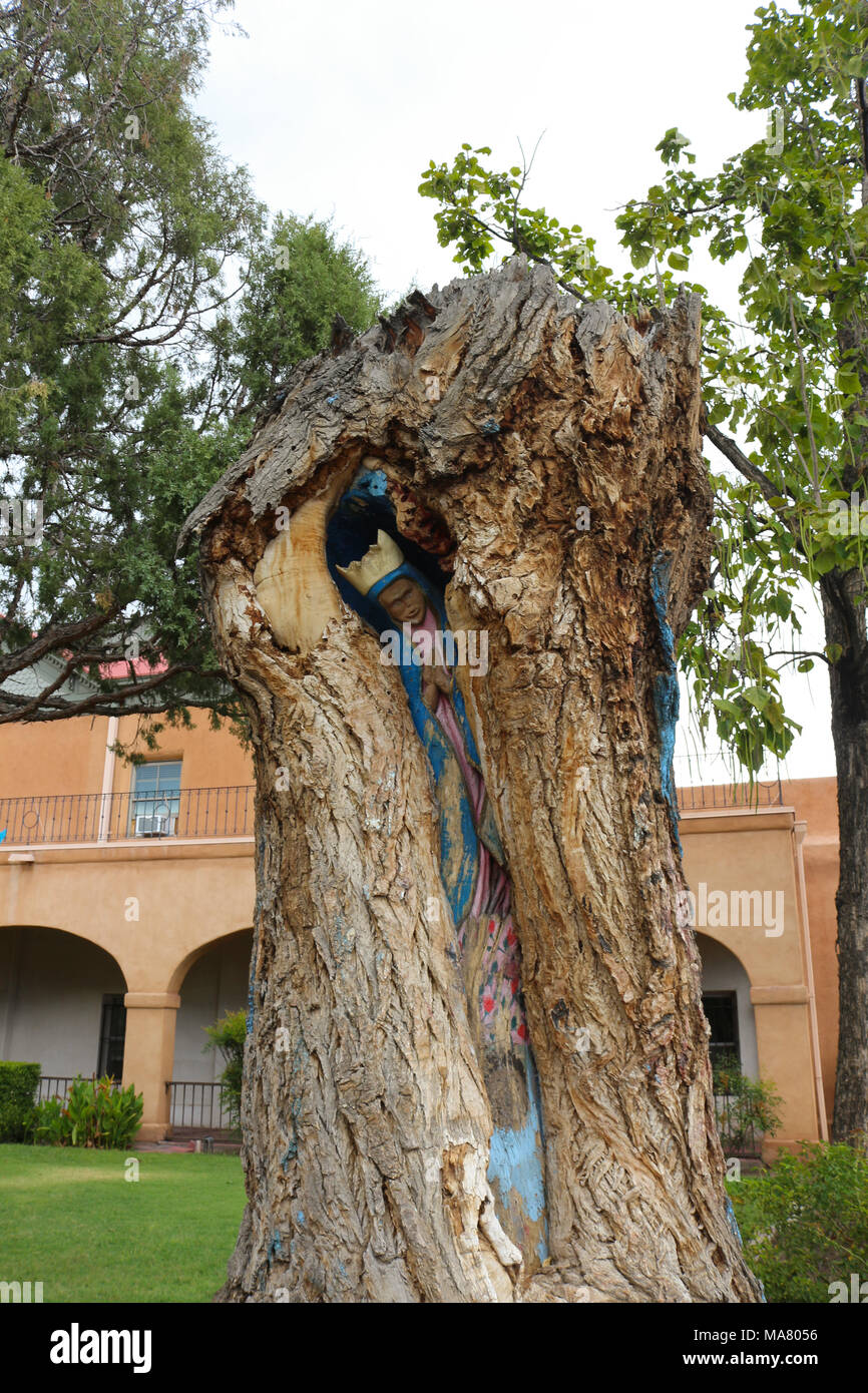 Mary of the tree hi-res stock photography and images - Alamy