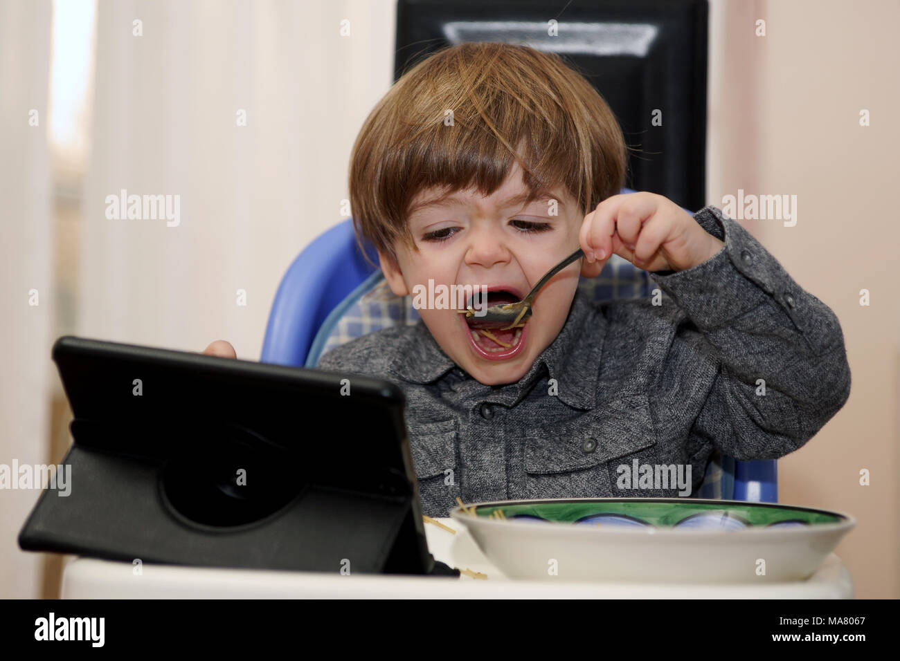 Electronic tablet hi-res stock photography and images - Alamy