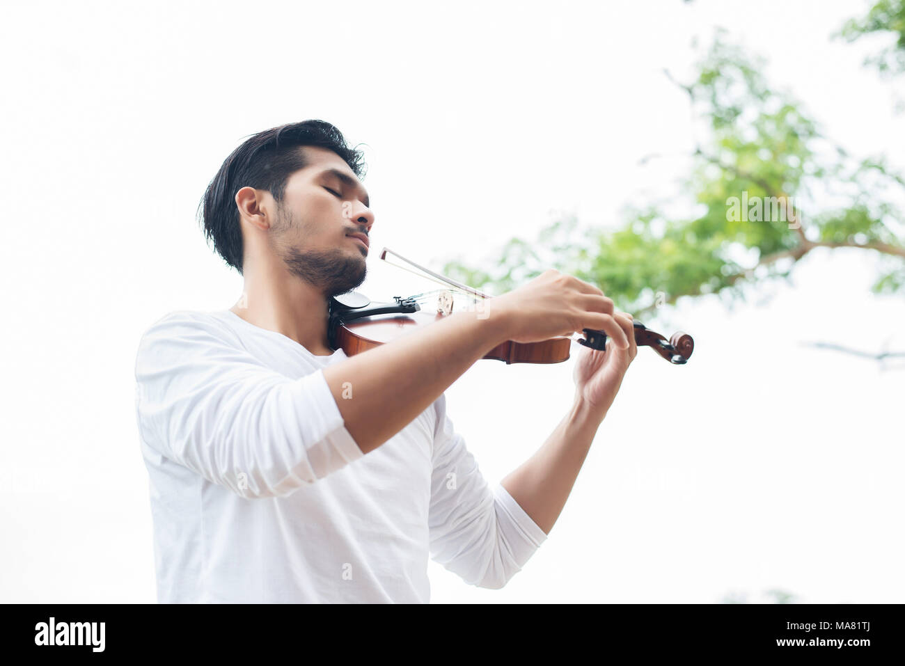 Asian male playing violin hi-res stock photography and images - Alamy