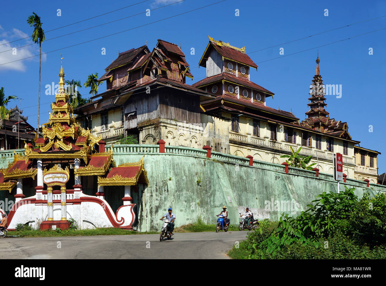 Paya Kyaikthanian temple and monastery with the old Moulmein pagoda ...
