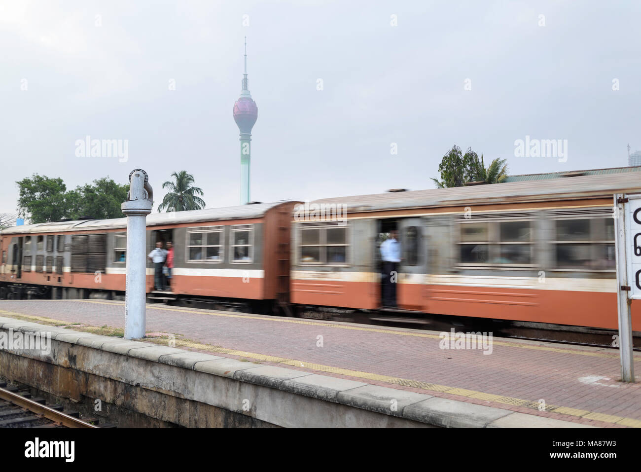 Colombo fort train station Stock Photo - Alamy