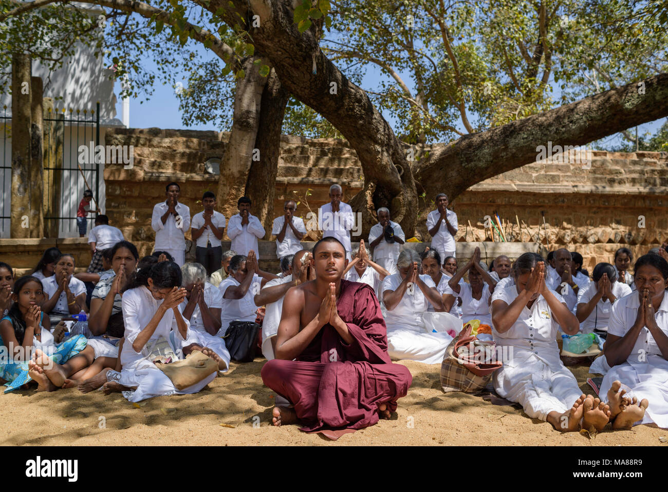 People praying at Anuradhapura historical site Stock Photo - Alamy