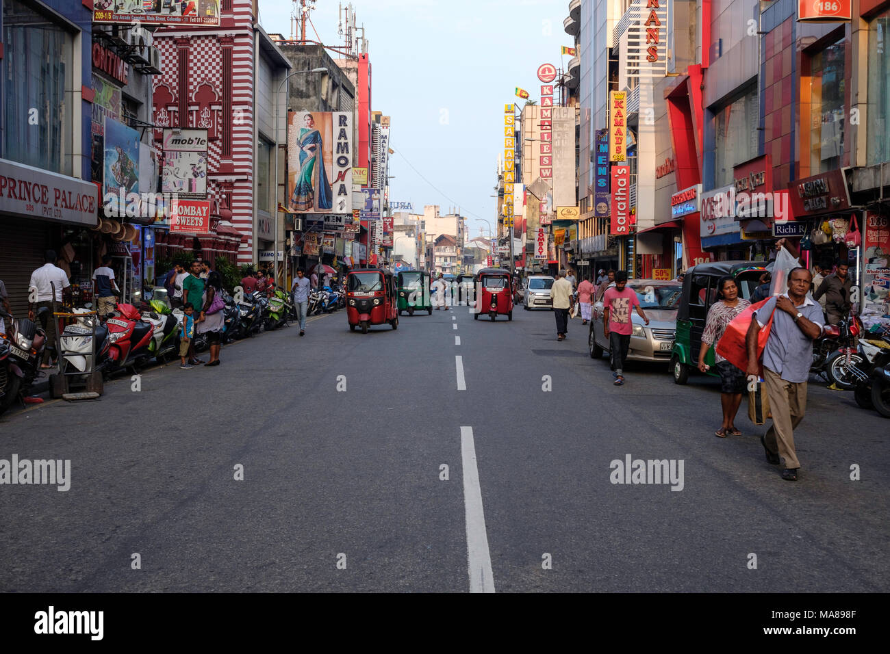 Scene of the streets of Colombo Stock Photo - Alamy