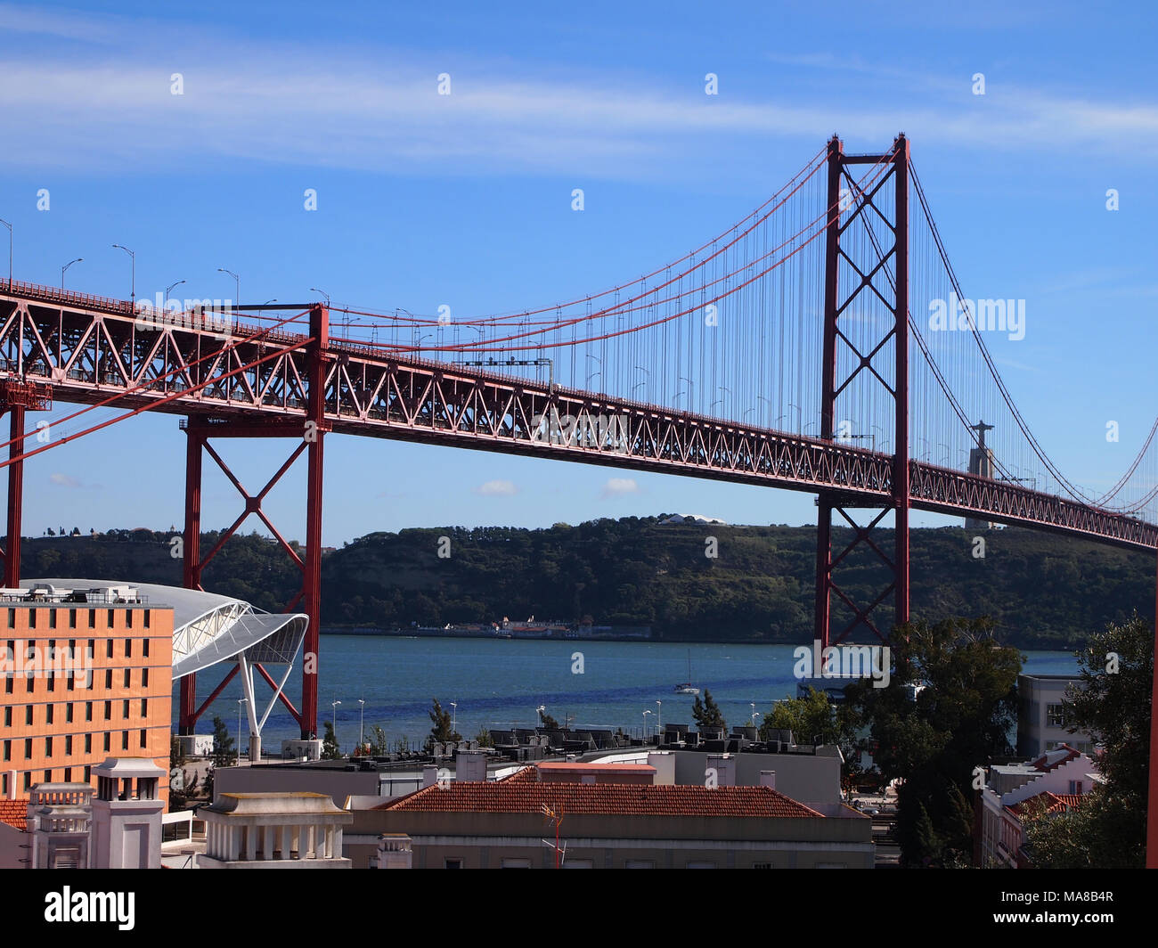 Ponte 25 de Abril (25 de Abril Bridge), an iconic view of Lisbon Stock Photo - Alamy
