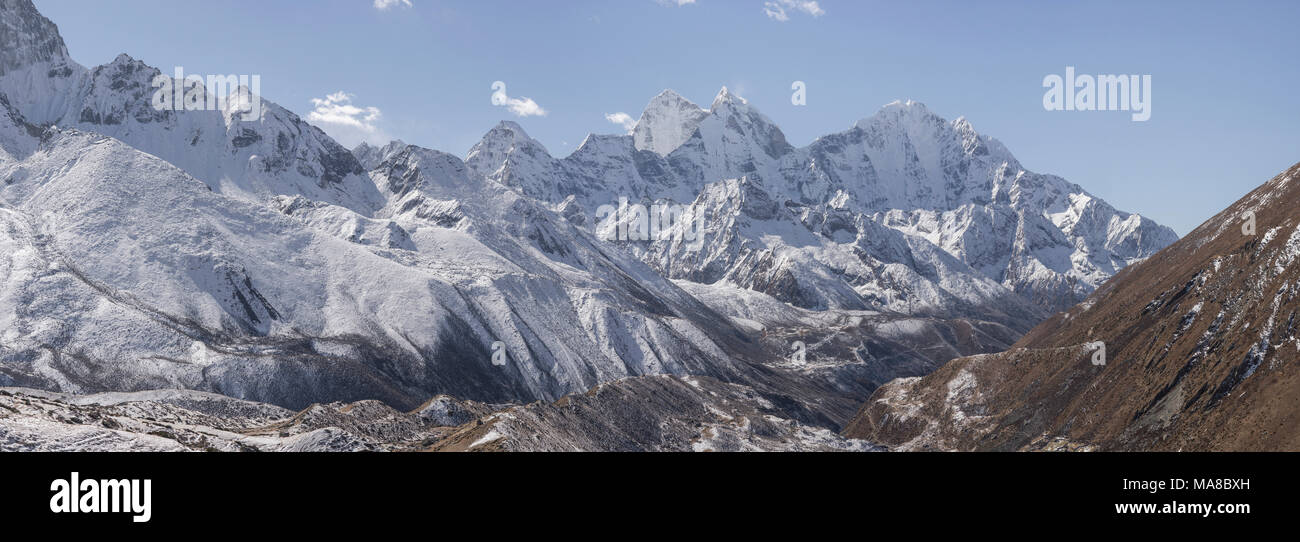 Pheriche village mount everest mountain hi-res stock photography and ...