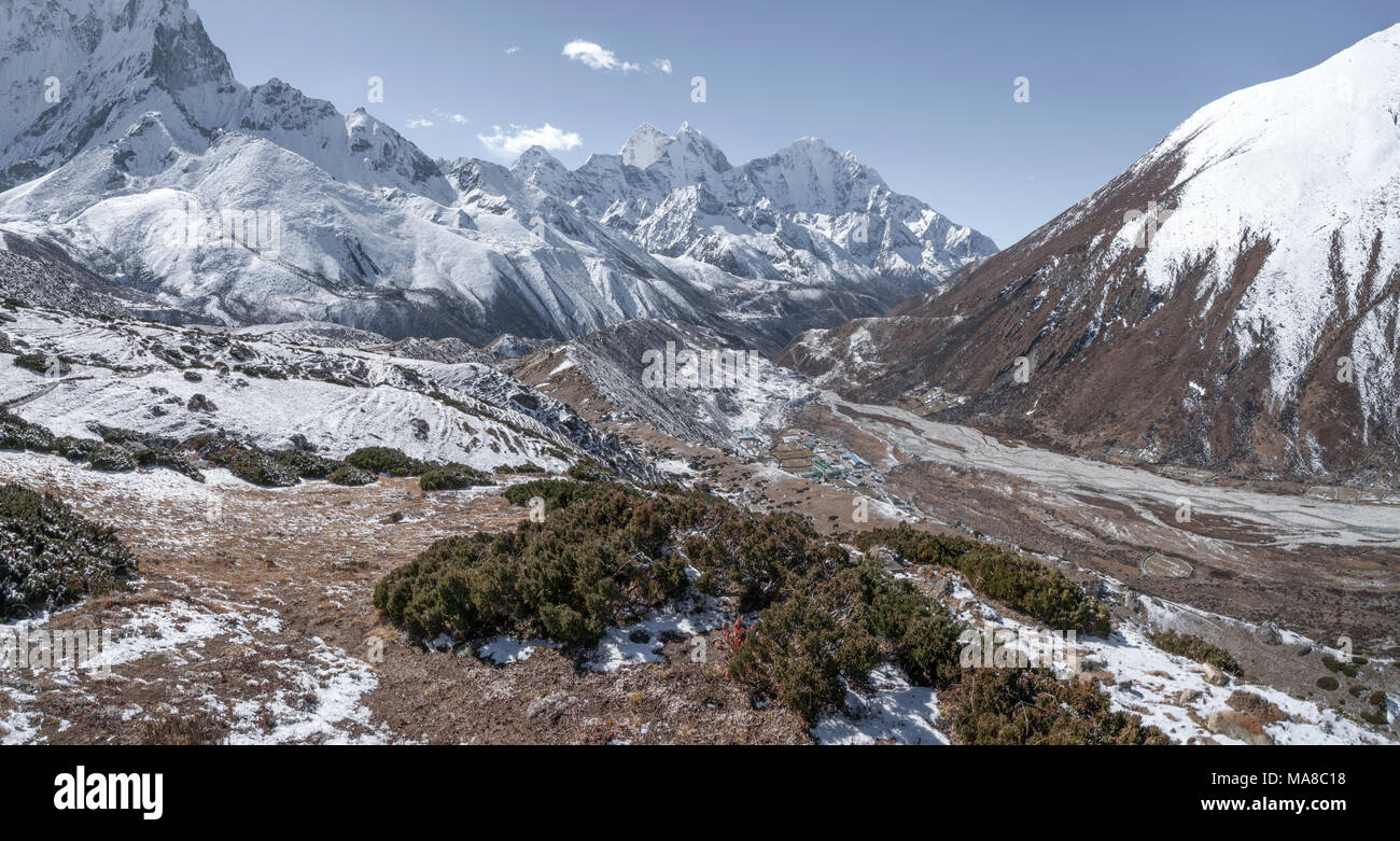 Pheriche village mount everest mountain hi-res stock photography and ...