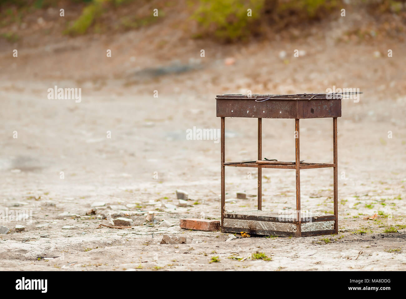 Old rusty barbecue hi-res stock photography and images - Alamy