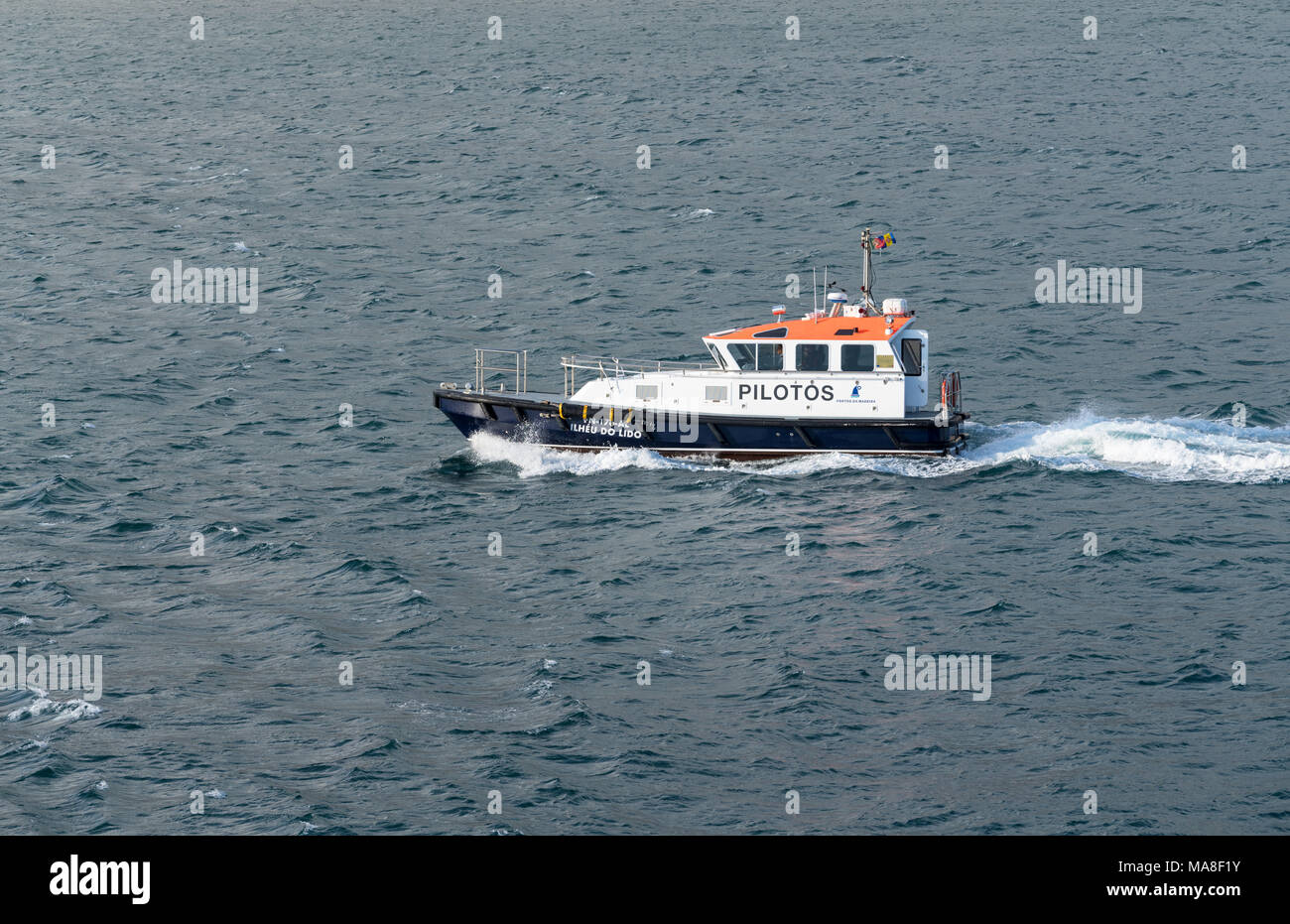 Fast boat in water hi-res stock photography and images - Alamy