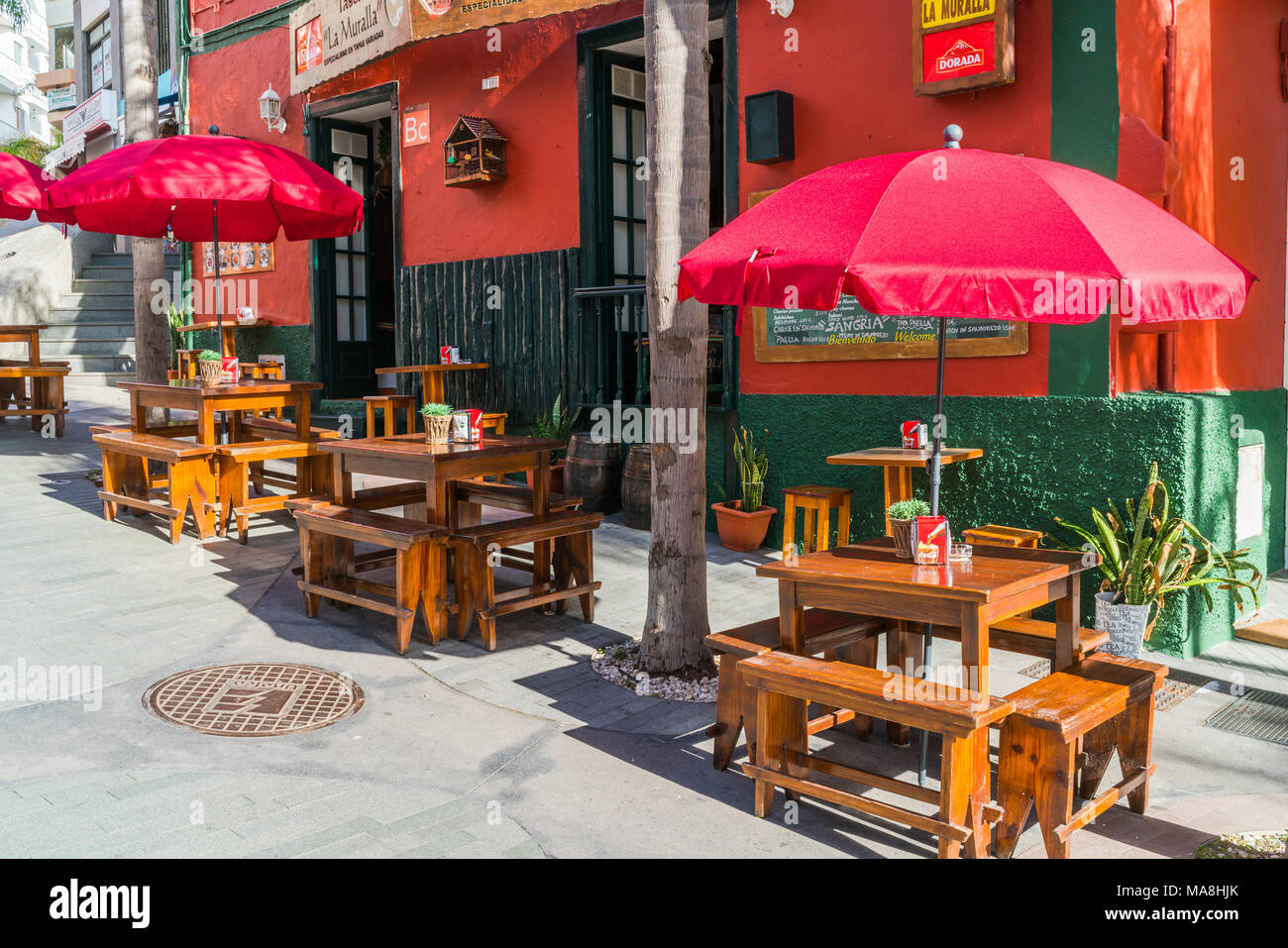 Tenerife santa cruz bar hi-res stock photography and images - Alamy
