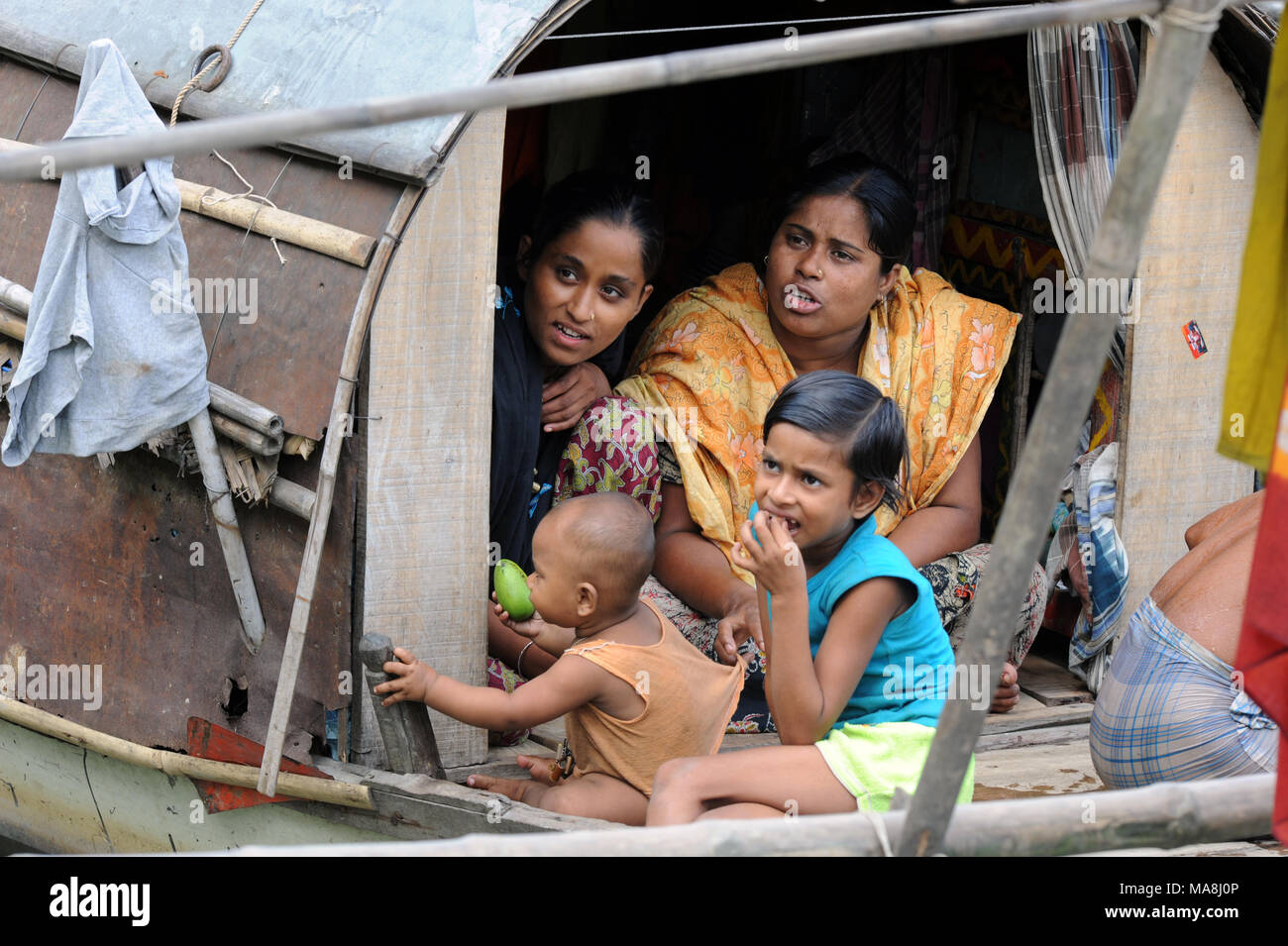 Narayanganj, Bangladesh - April 23, 2010: Daily Life of Water Gypsy or ...