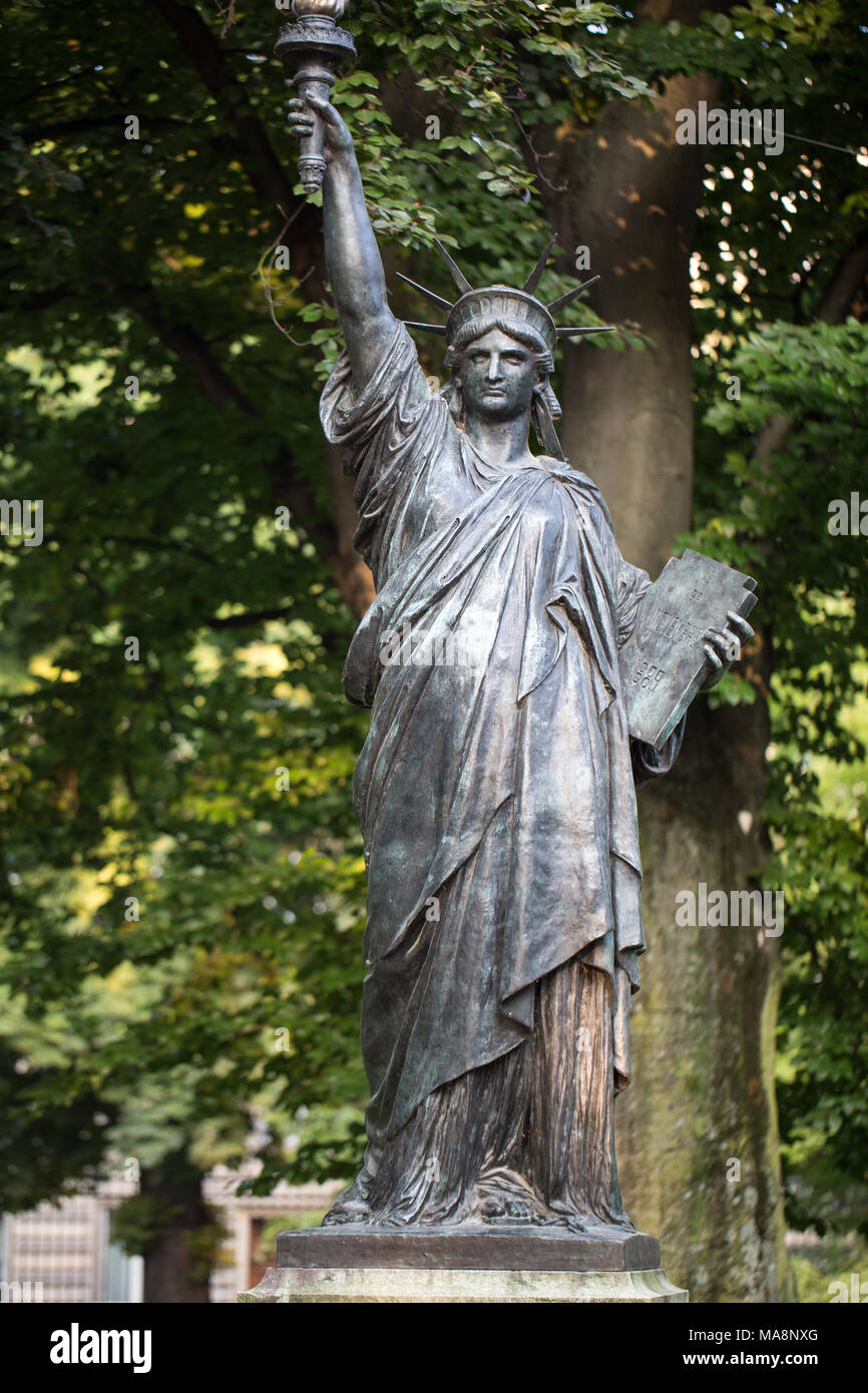 Statue Of Liberty Model High Resolution Stock Photography and Images ...