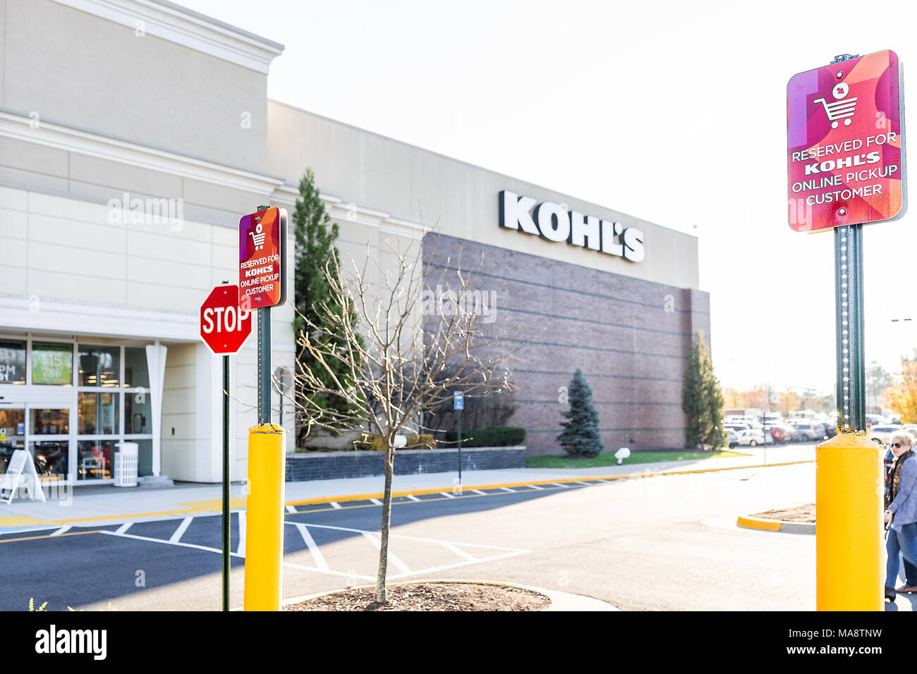 Fairfax, USA - November 24, 2017: Kohl's store entrance parking lot ...