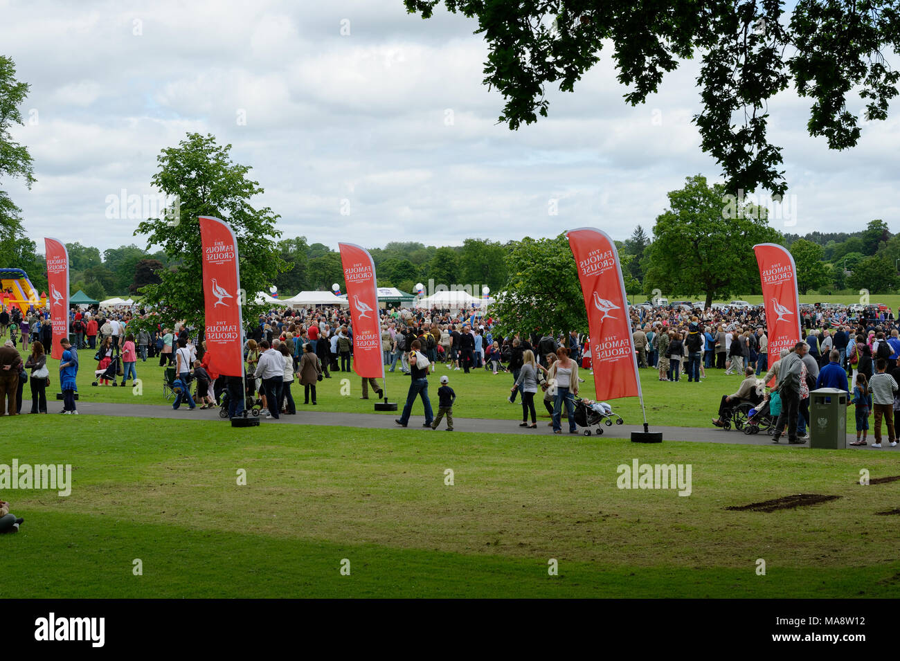 Perth Diamond Jubilee 1000 Pipers' Parade Stock Photo - Alamy