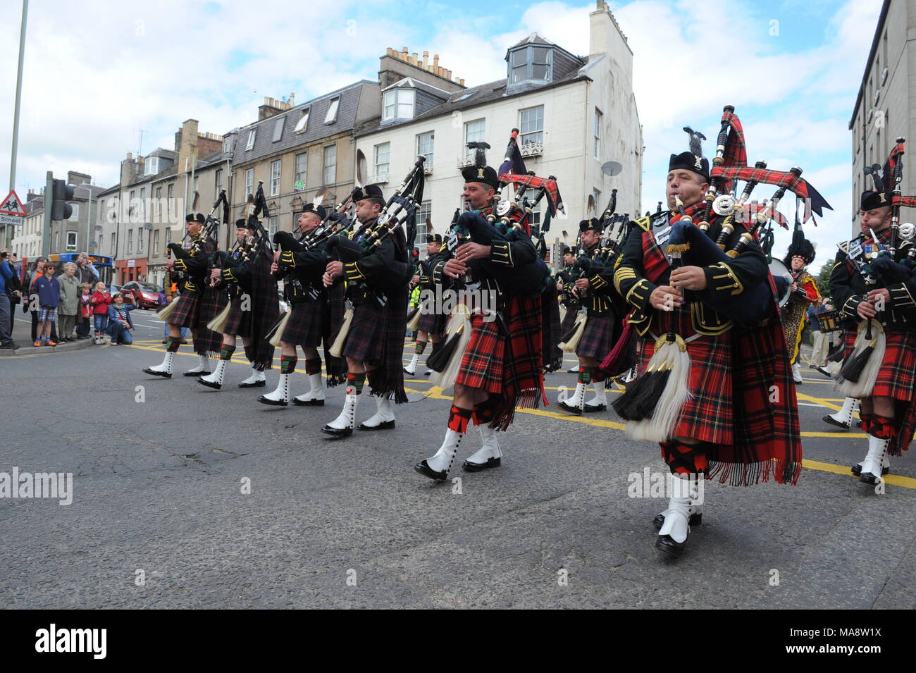 Perth Diamond Jubilee 1000 Pipers' Parade Stock Photo - Alamy