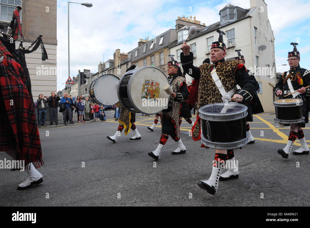 Perth Diamond Jubilee 1000 Pipers' Parade Stock Photo - Alamy