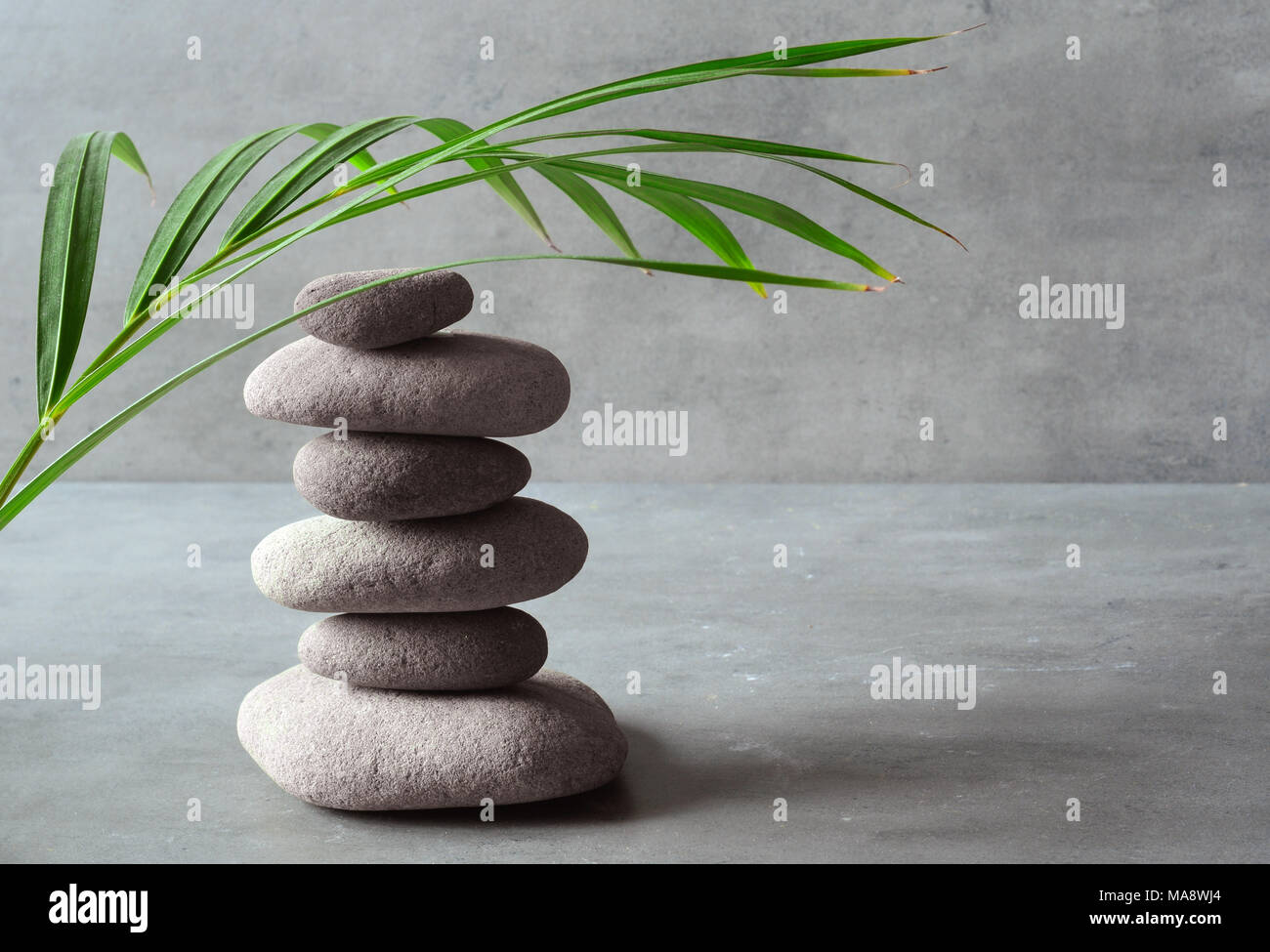 Black pebble spa balance hi-res stock photography and images - Alamy