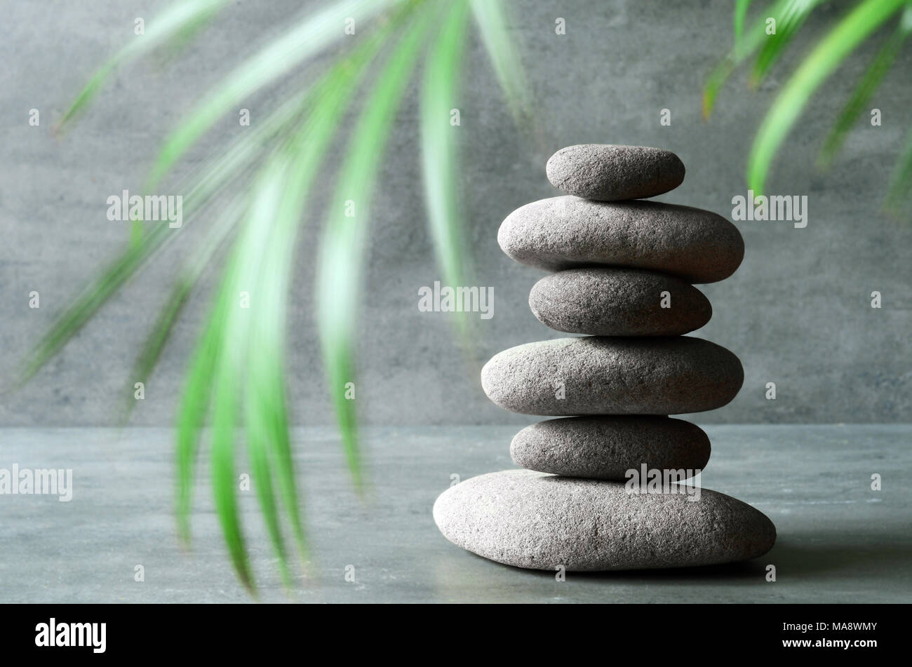 Balance objects hi-res stock photography and images - Alamy